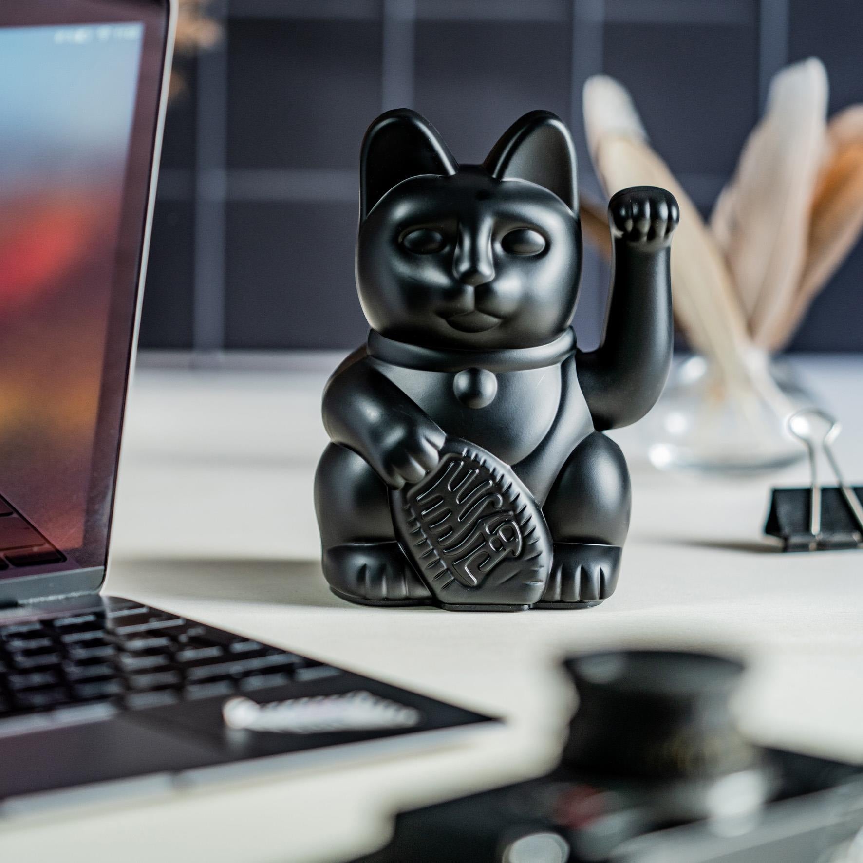 Black maneki neko store